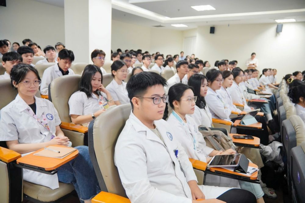 Hoạt động Hue-UMP | Buổi gặp mặt sinh viên Trường Đại học Y - Dược, Đại học Huế lần đầu đi thực ...